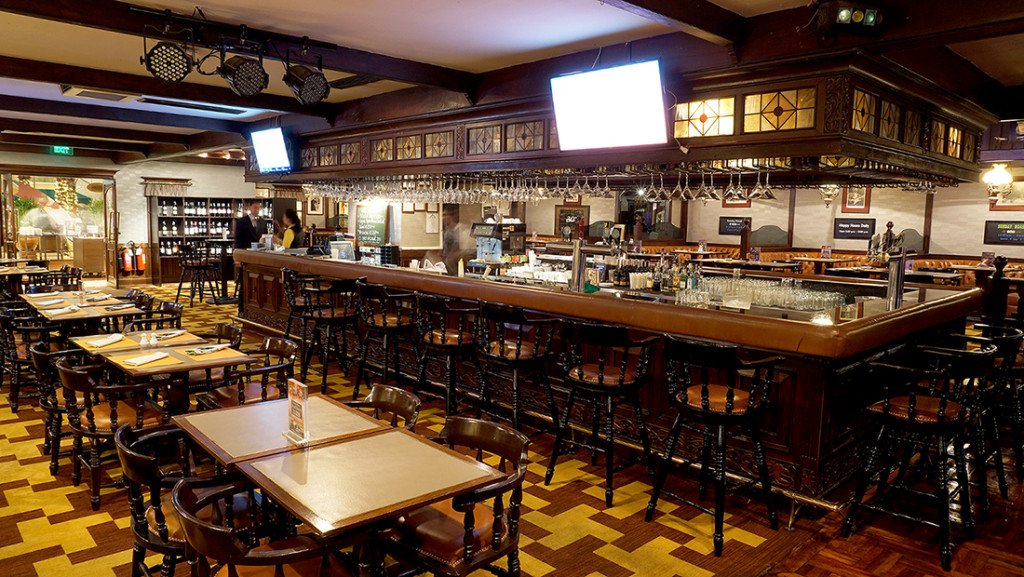 นั่งชิลดูบอลโลก กินบุฟเฟ่ต์อาหารอบ สไตล์อังกฤษ ที่ The Huntsman Pub ...