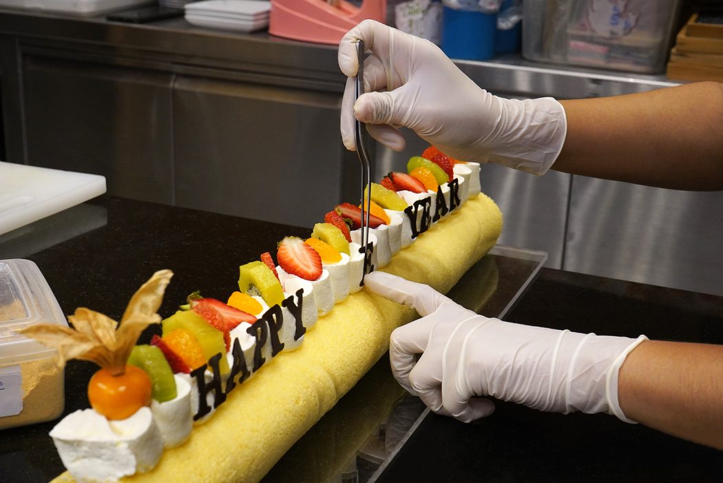 ฉลองคริสต์มาสปีใหม่ Shinkansen Roll (The Ultimate New Year Cake) โรล ...