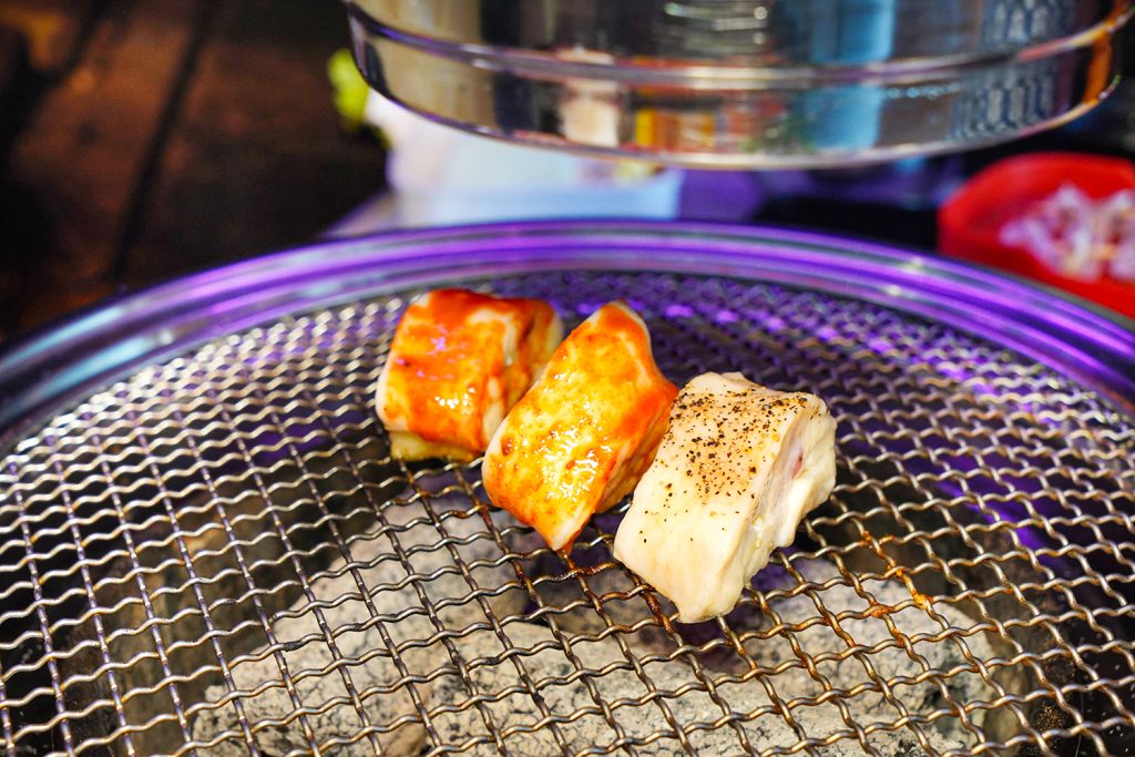 กินไม่อั้นปิ้งย่างเนื้อคือดีย์ ราคา 299, 499 ลิ้นวัว ไส้วัว ก็ยังมี ...