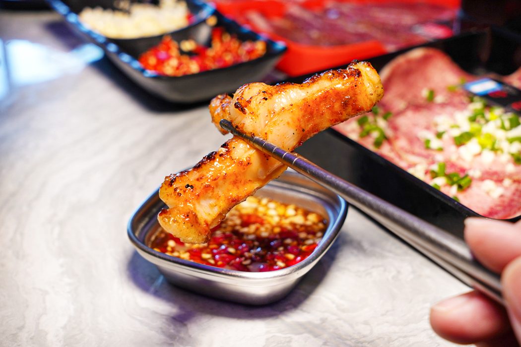 กินไม่อั้นปิ้งย่างเนื้อคือดีย์ ราคา 299, 499 ลิ้นวัว ไส้วัว ก็ยังมี ...