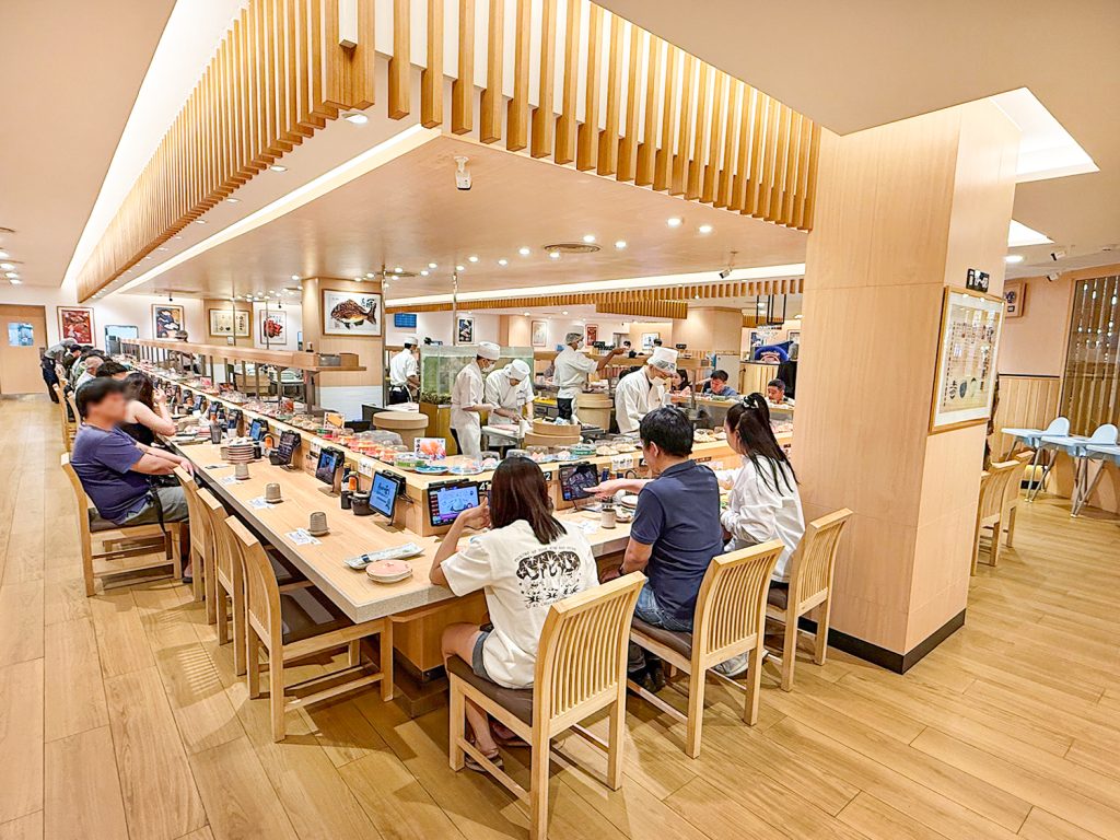 กว่าจะได้กิน Katsu Midori Sushi ซูชิสายพานสาขาแรกในไทย รอคิวนาน 3 ...
